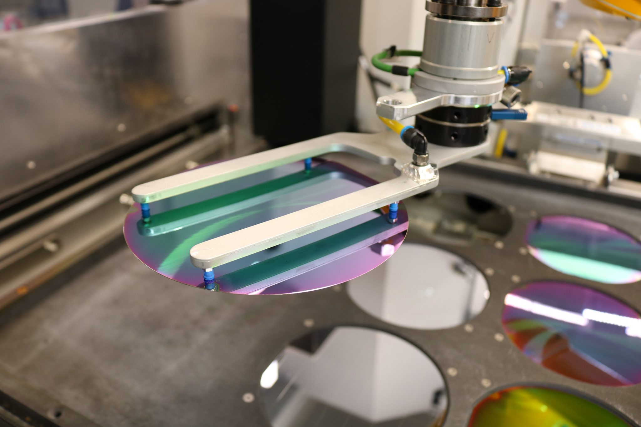 Positioning wafers with micrometer precision for PECVD coating - acp ...